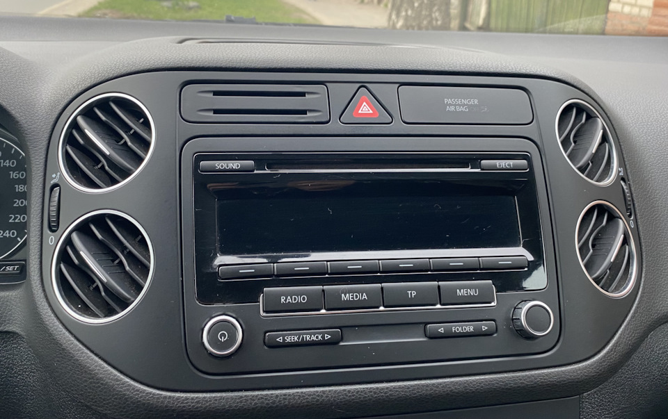 Установка VW RCD340 — Volkswagen Golf Plus, 1,6 л, 2013 года | автозвук ...