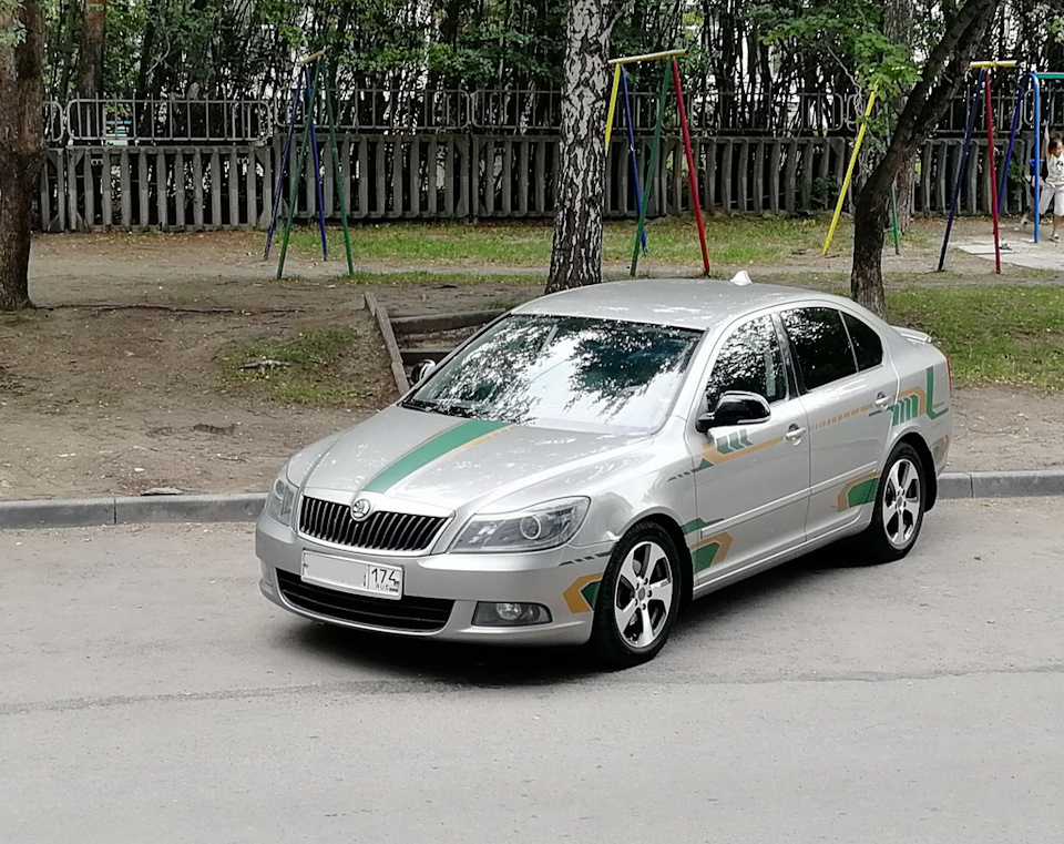 Чуточку винила и стойки в черный. — Skoda Octavia A5 Mk2, 1,4 л, 2013 ...
