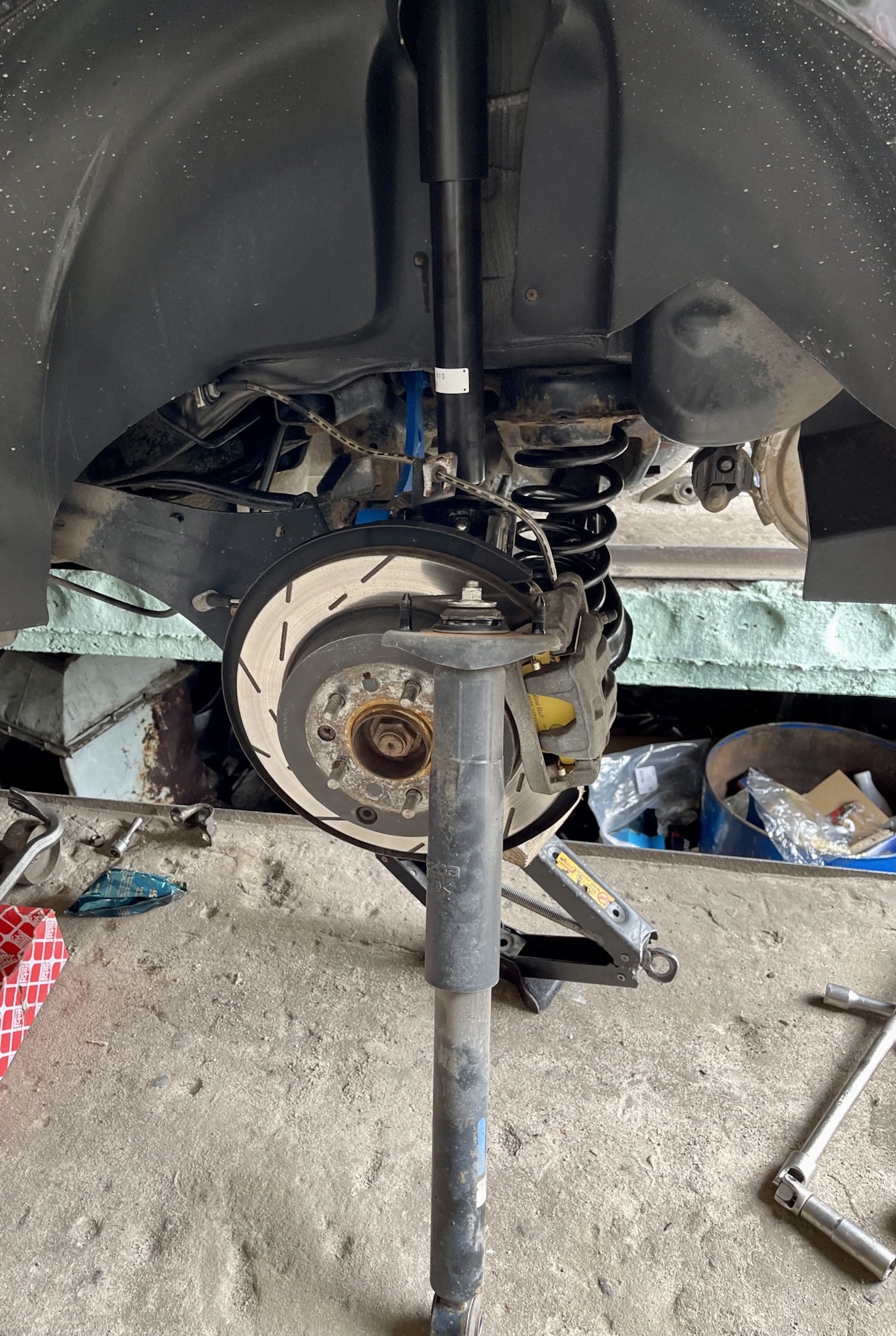 Замена амортизаторов (перед и зад), а так же пружин и … — Mazda CX-7, 2 ...