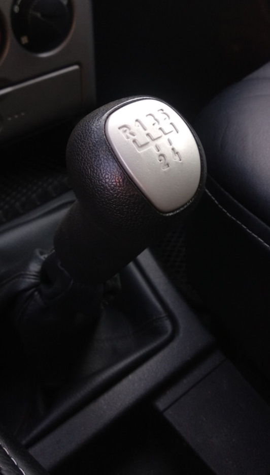 Ручка КПП — Lada Приора хэтчбек, 1,6 л, 2012 года | аксессуары | DRIVE2