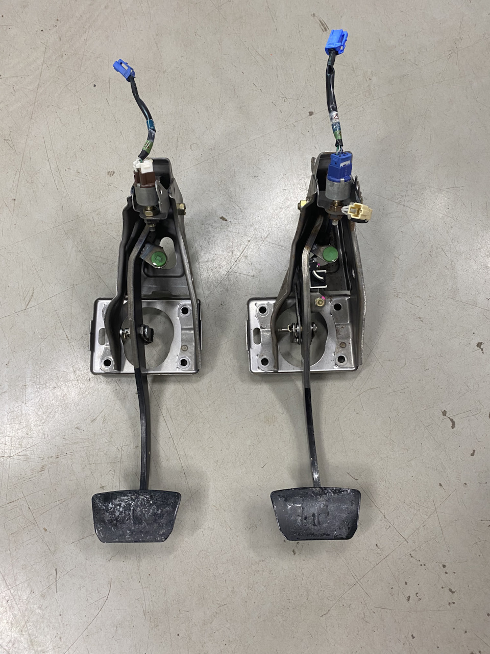 Замена тормозов ч.2 ПЕДАЛЬ IR-V — Toyota Mark II (110), 2,5 л, 2004 года | запчасти | DRIVE2