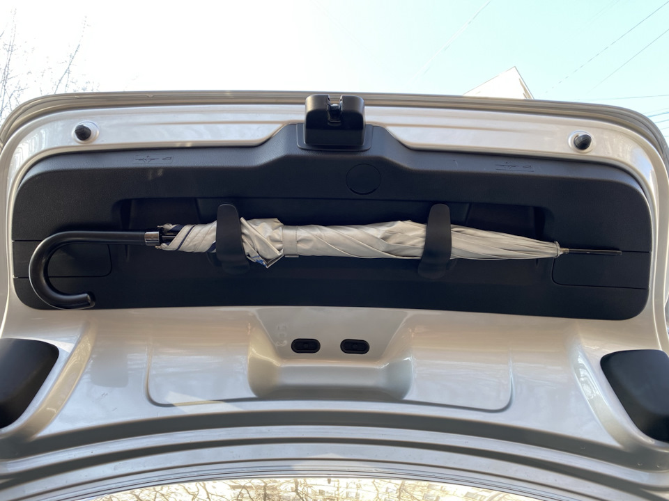 Держатель зонта в багажник — Volkswagen Jetta VI, 2 л, 2013 года ...