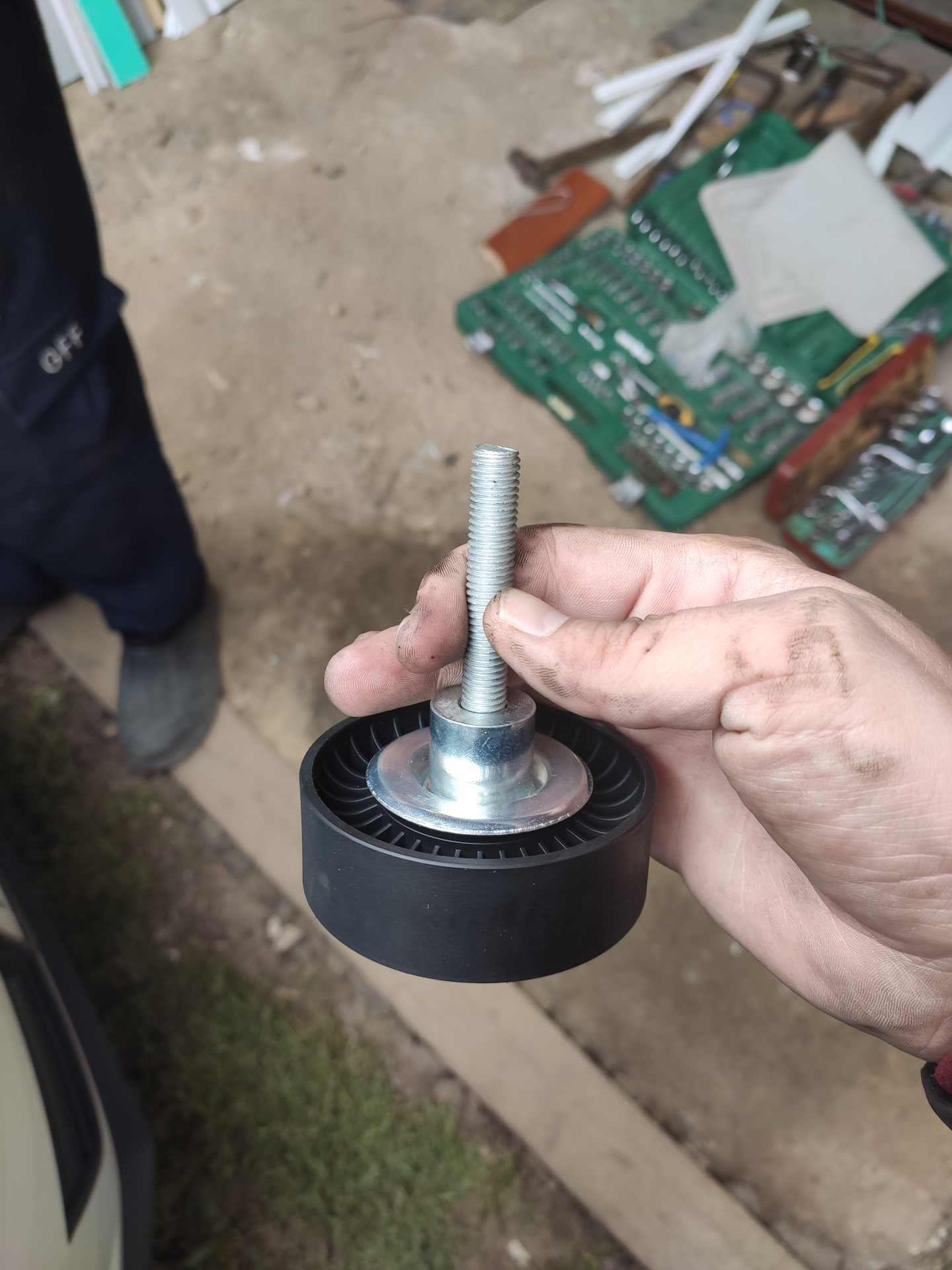 Замена обводного ролика. — Volkswagen Tiguan (1G), 1,4 л, 2013 года ...