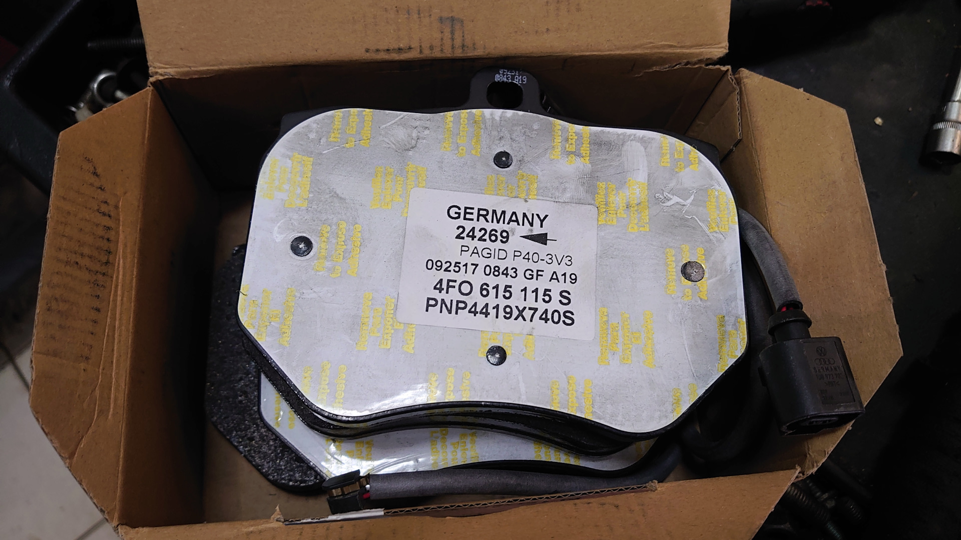 Замена тормозных колодок. — Audi Q7 (1G), 6 л, 2012 года | расходники ...