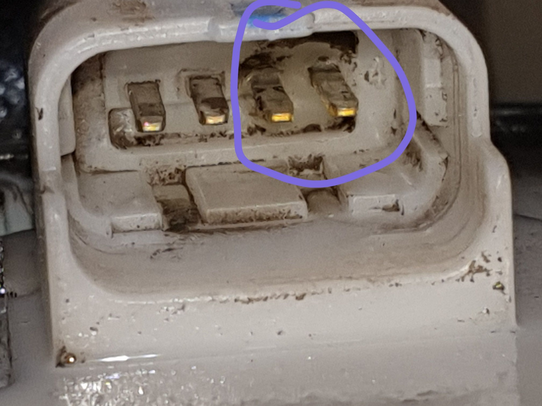Фишка топливного насоса — Renault Kangoo (2013), 1,5 л, 2014 года ...