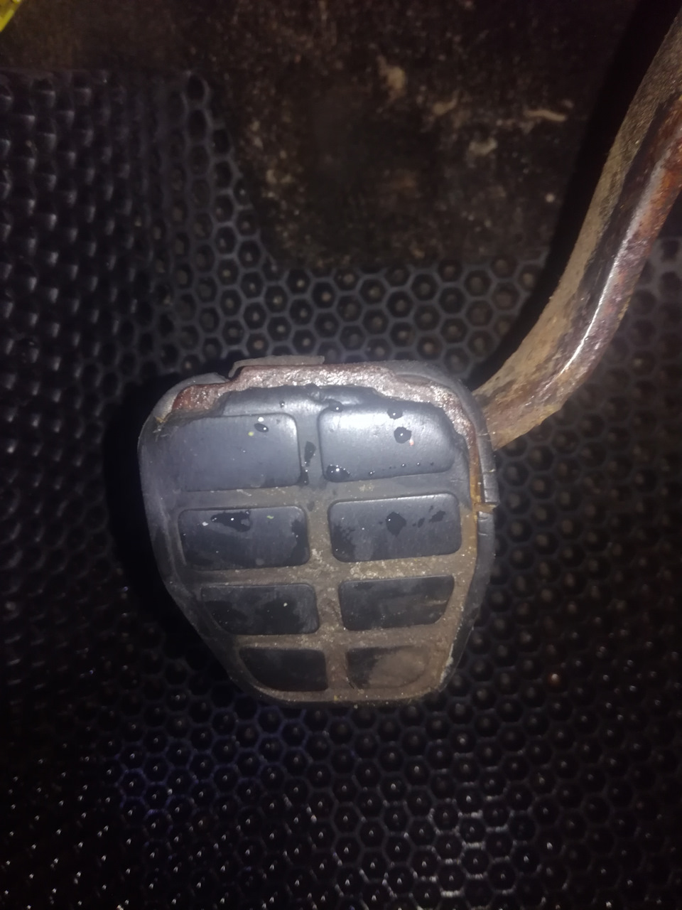Стертые накладки на педали — Volkswagen Passat Variant (B3), 1,8 л ...