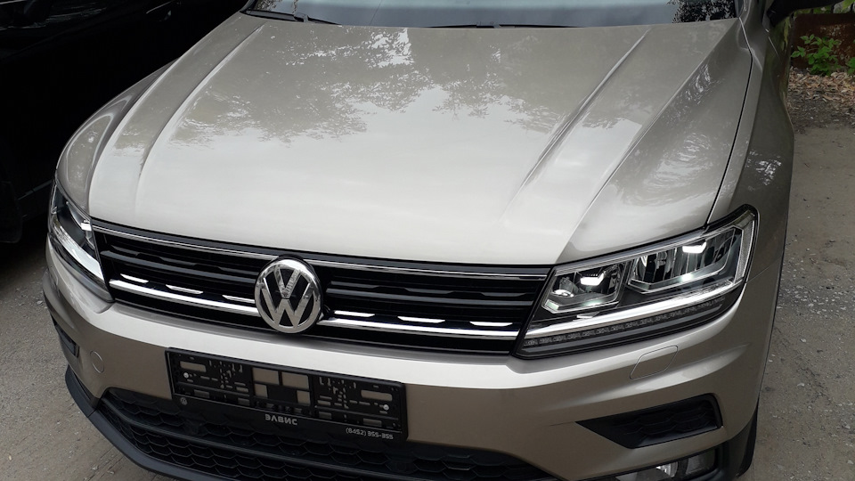 Замена задней щетки стеклоочистителя. — Volkswagen Tiguan (2G), 1,4 л ...