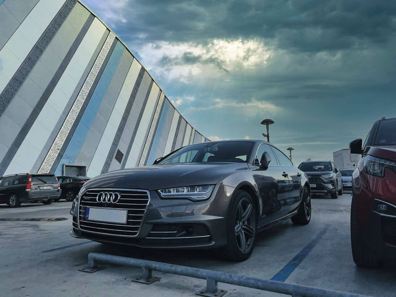 Обзор audi a7 и сравнения с BMW 7 (f01) — Audi A7 Sportback (1G), 3 л ...