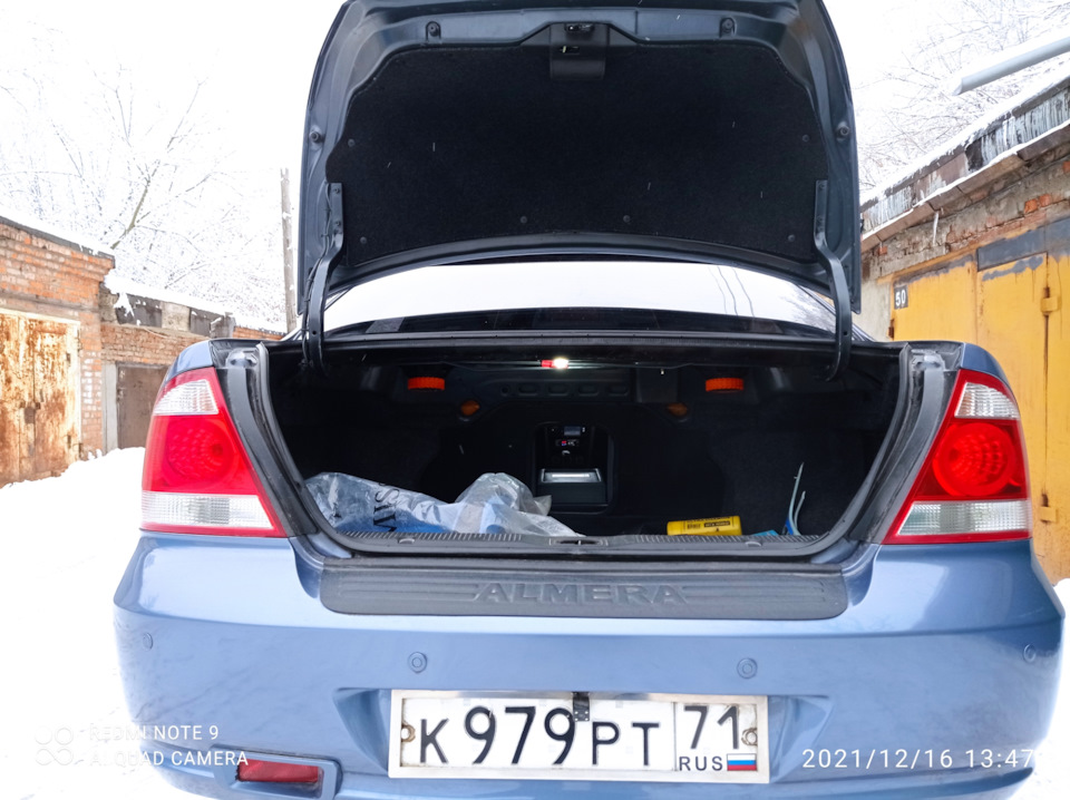 Спинка дивана с подлокотником. — Nissan Almera Classic (B10), 1,6 л ...