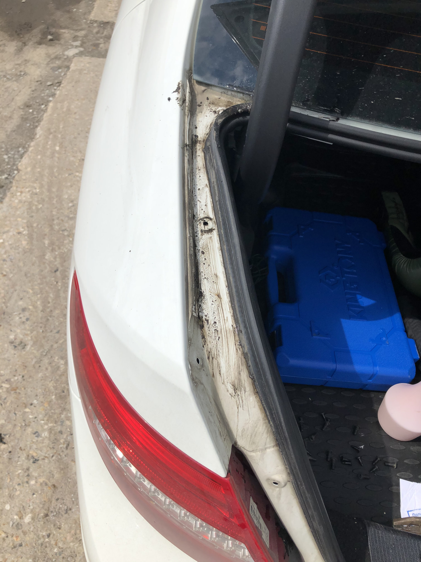 Чистка под накладками — Mercedes-Benz C-Class (W204), 1,8 л, 2012 года ...