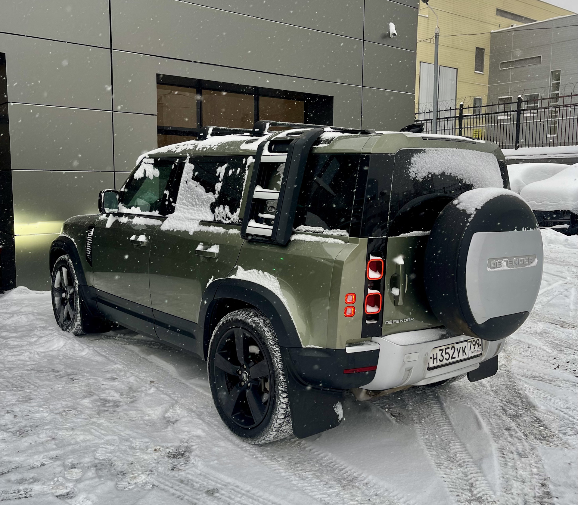 ТО 130 000. И первая поломка! — Land Rover Defender (L663), 3 л, 2021 года | визит на сервис ...