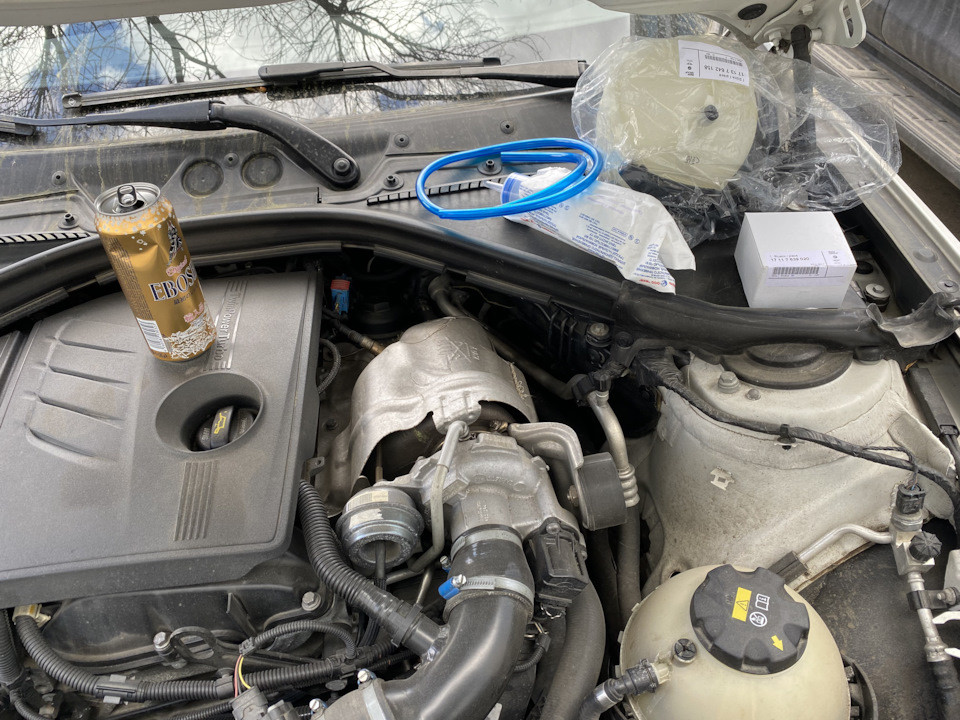 Замена расширительного бачка с пробкой — BMW 1 series (F20), 1,6 л ...
