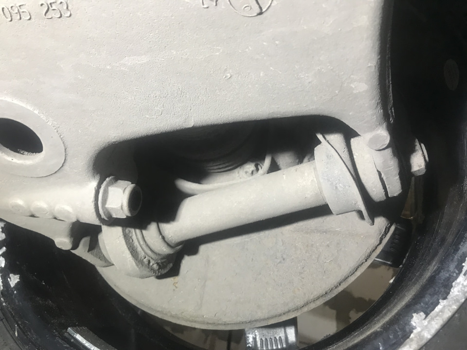 21. Замена интегрального рычага и передних колодок. — BMW X5 (E53), 3 л ...