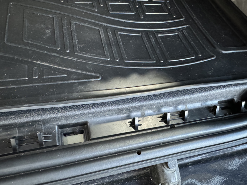 Новая накладка борта багажника. — BMW X5 (F15), 3 л, 2015 года ...