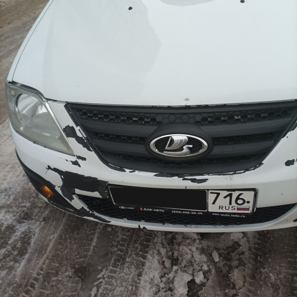 Минус передний бампер. — Lada Ларгус, 1,6 л, 2018 года | ДТП | DRIVE2