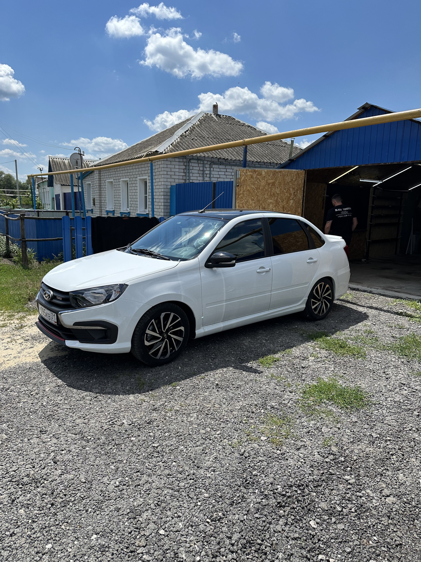 Передняя часть в броню.Черная крыша.Тонировка — Lada Гранта Drive Active, 1,6 л, 2024 года ...