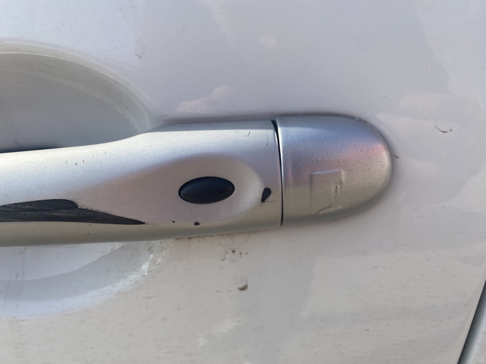 Заглушка личинки замка водительской двери — Renault Megane III, 1,6 л ...