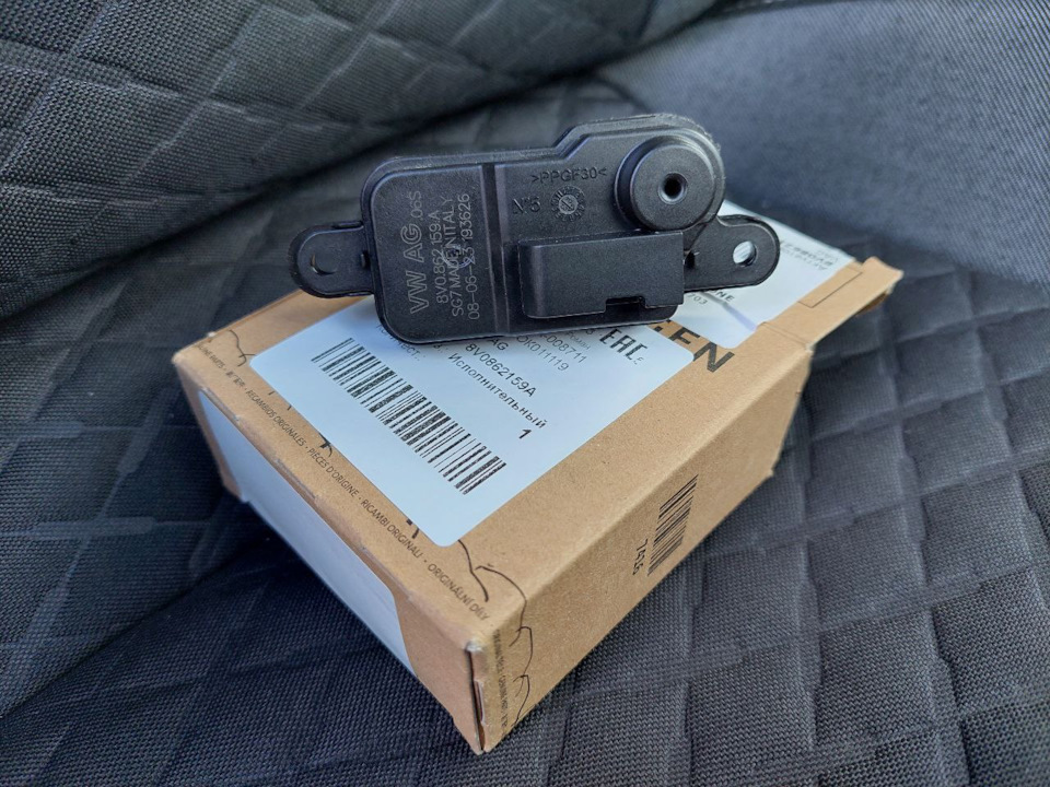 #15 Замена актуатора лючка бензобака — Volkswagen Tiguan (2G), 1,4 л ...