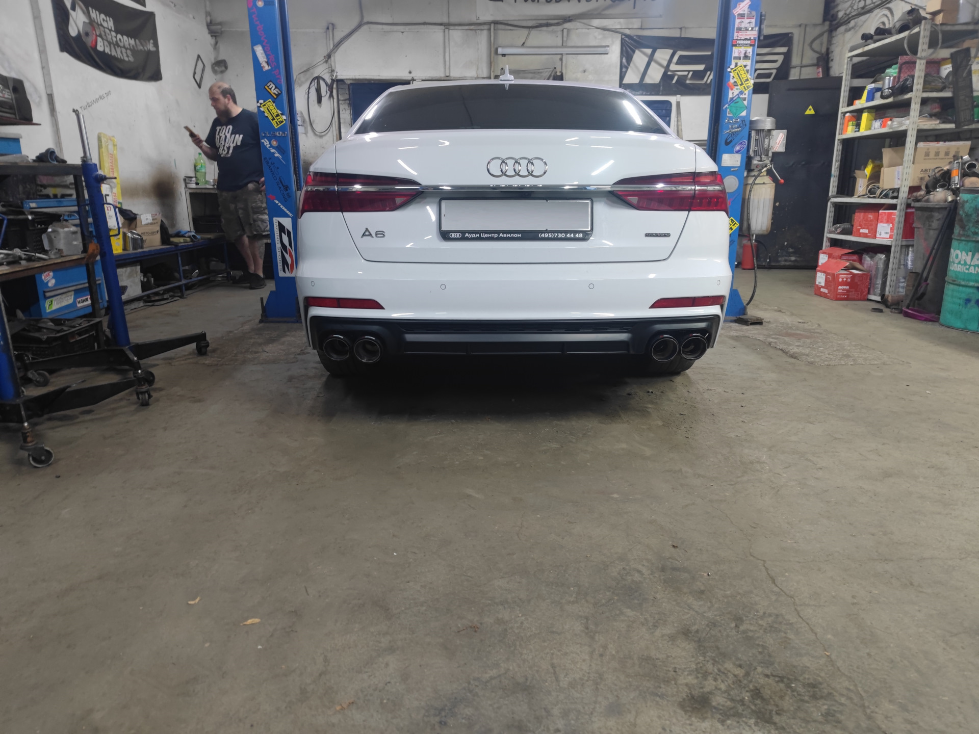 Слегка меняем внешность Audi A6 C8: Насадки выхлопной трубы + Диффузор ...