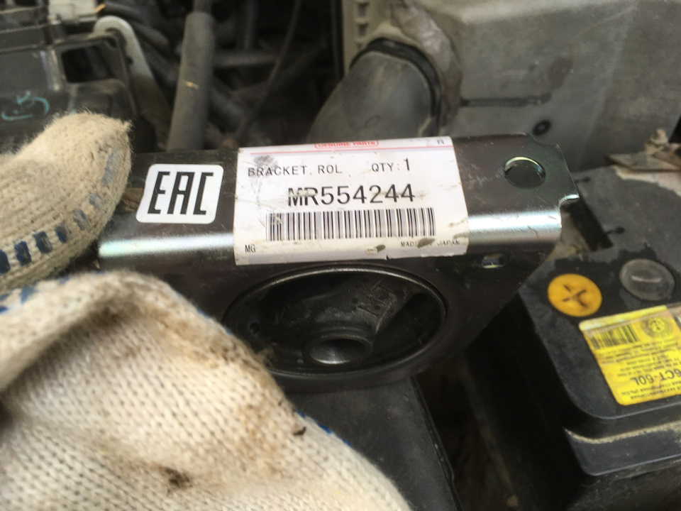 Замена передней опоры двигателя — Mitsubishi Lancer IX, 2 л, 2005 года ...