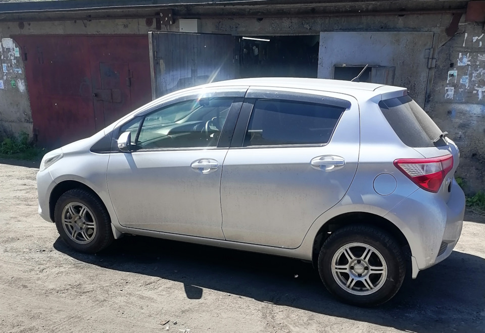 Брызговики с озона в цвет кузова — Toyota Vitz (130), 1,3 л, 2019 года | тюнинг | DRIVE2