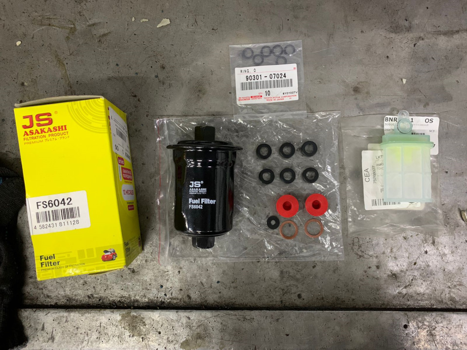 Обслуживание топливной — Toyota Chaser (100), 2,5 л, 2001 года ...