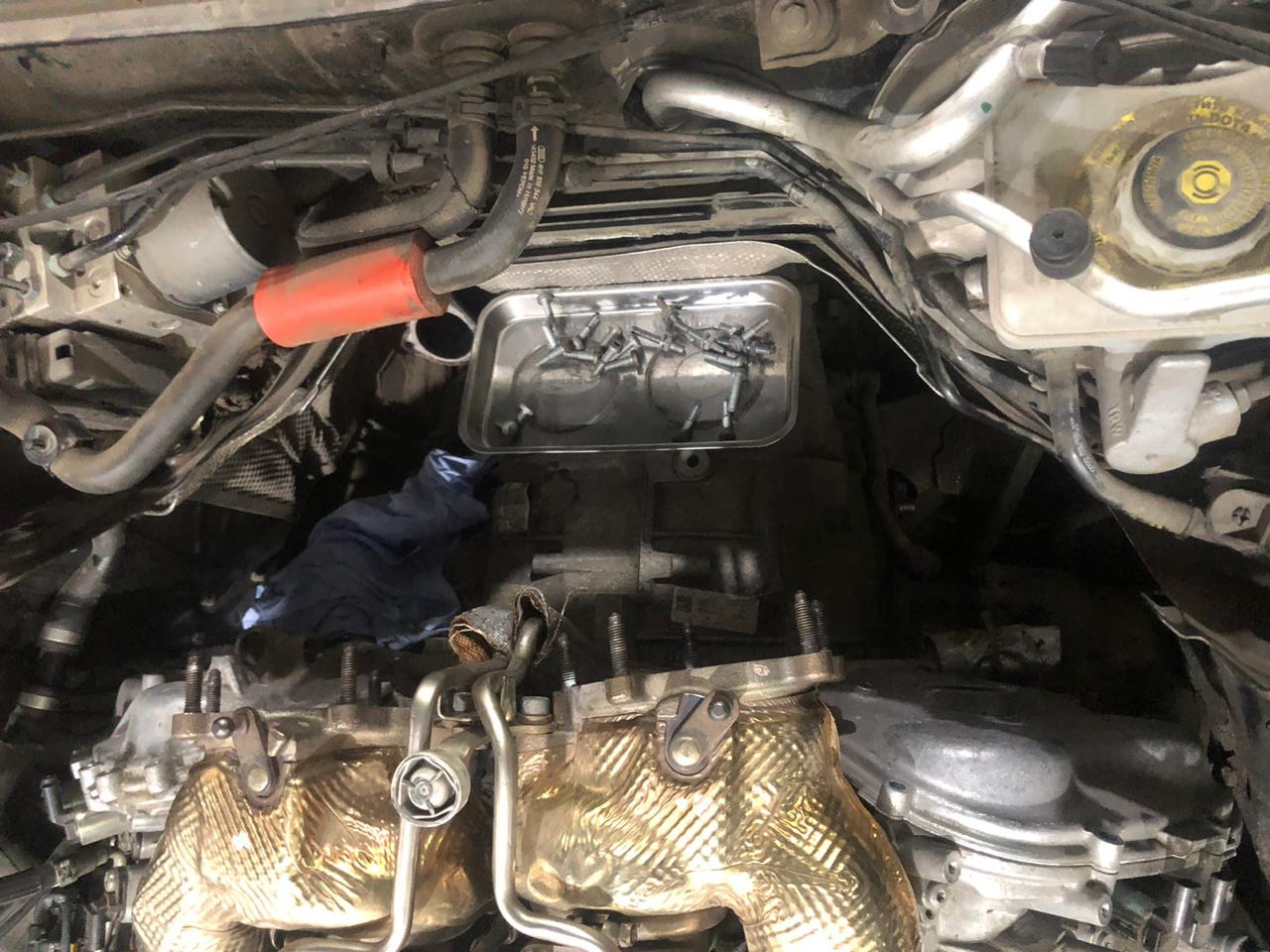 Замена верхних гидронатяжителей — Audi A8 (D4), 4 л, 2014 года | визит ...