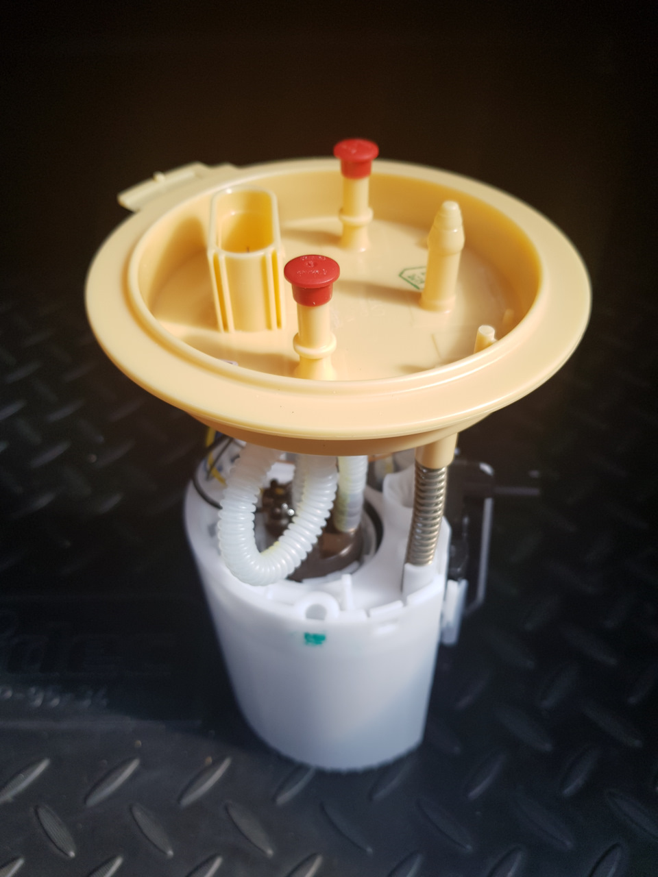 Замена топливный модуль в баке — Volkswagen Passat Variant (B7), 2 л ...