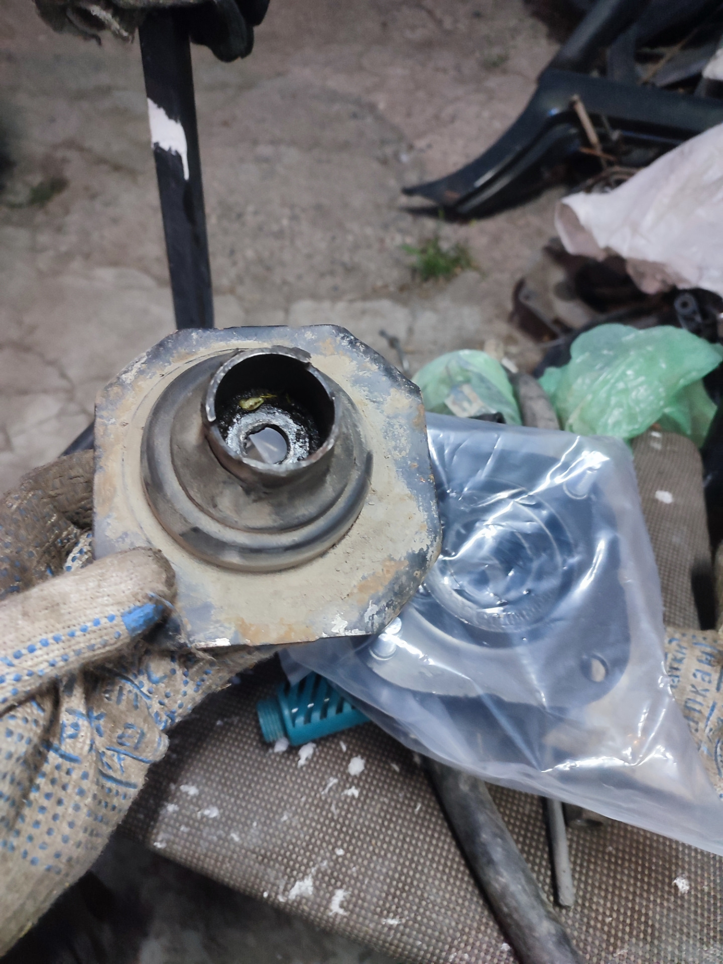 Замена задней чашки, замена передней правой шаровой и пыльника гранаты ...