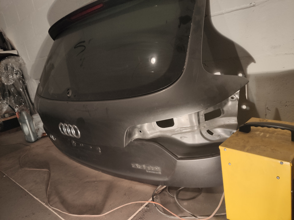 Поменял крышку багажника — Audi Q7 (1G), 3 л, 2006 года | тюнинг | DRIVE2