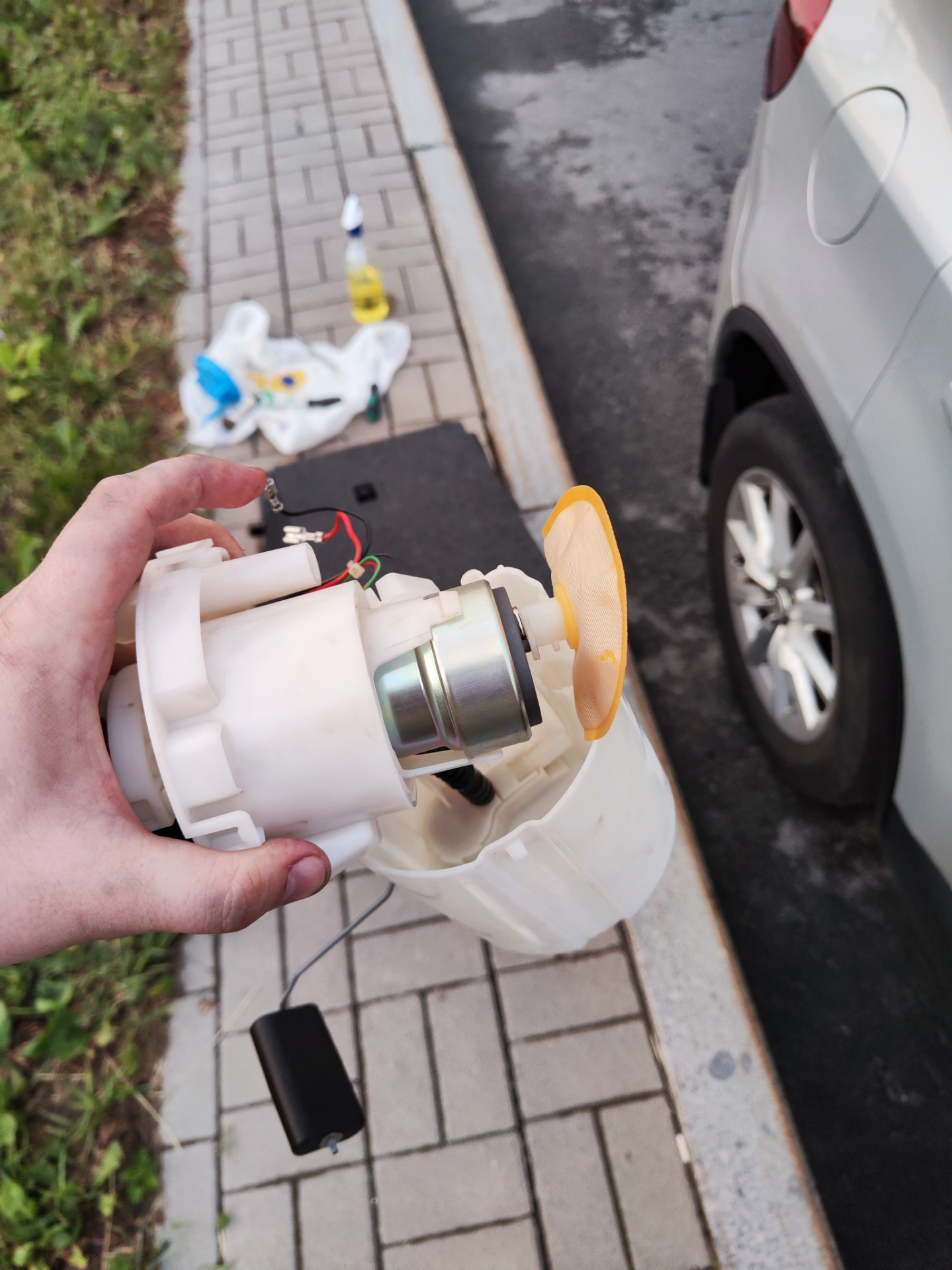 6. Бензонасос, сетка бензонасоса и топливный фильтр vw tiguan. P2293 ...