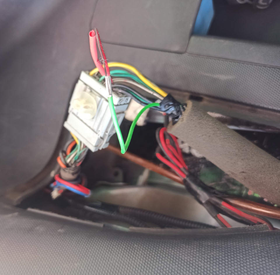 Стекло лобовое КМК, проводка 5ой двери, притерли — Honda Fit (1G), 1,3 ...