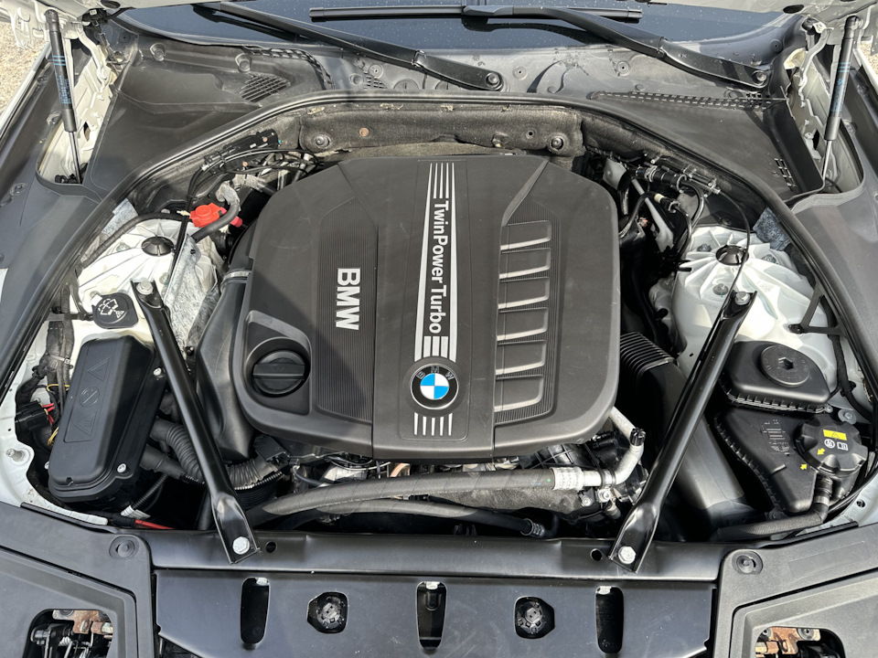 Чистка фильтра грубой очистки + мойка двигателя — BMW 5 series (F10), 3 ...