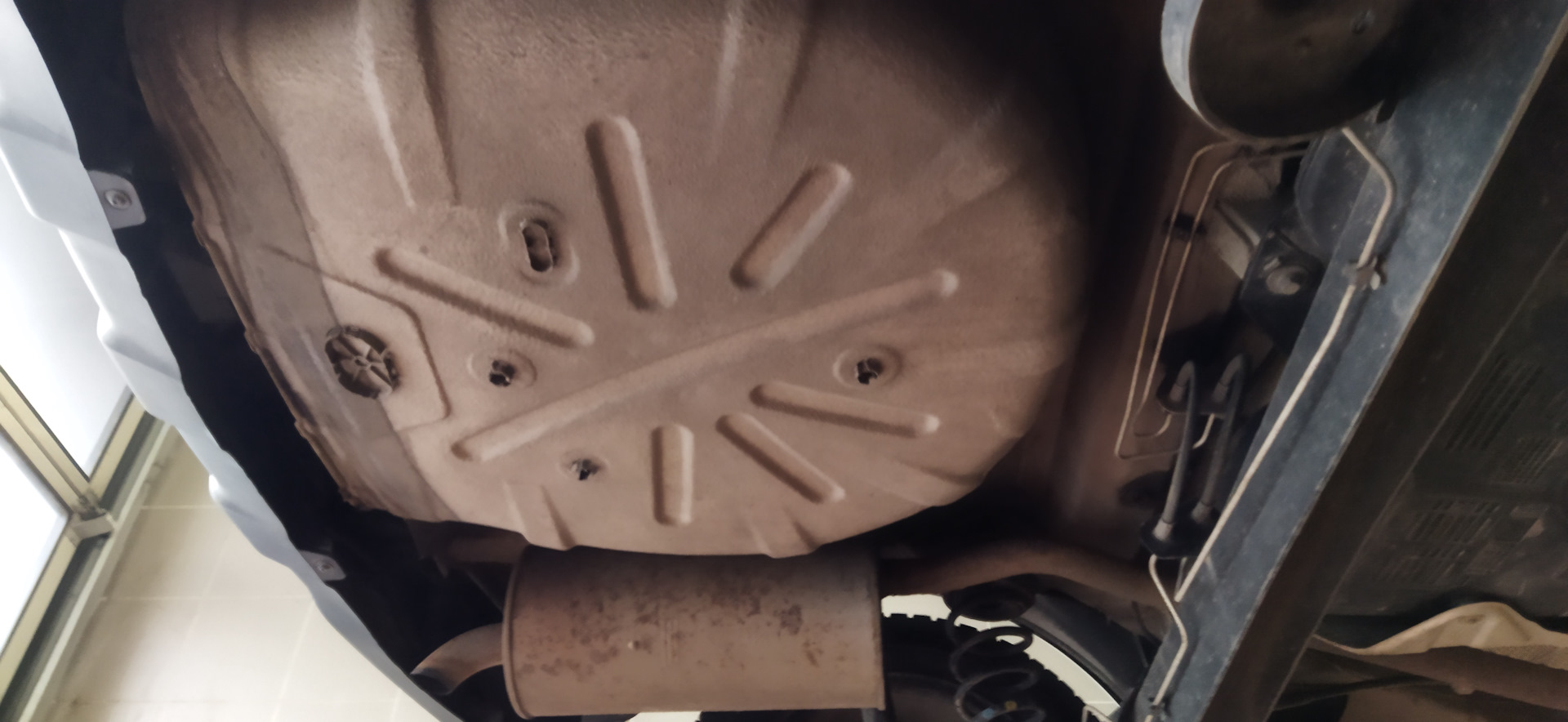 Антикоррозийная обработка кузова и замена подкрылка переднего правого ...