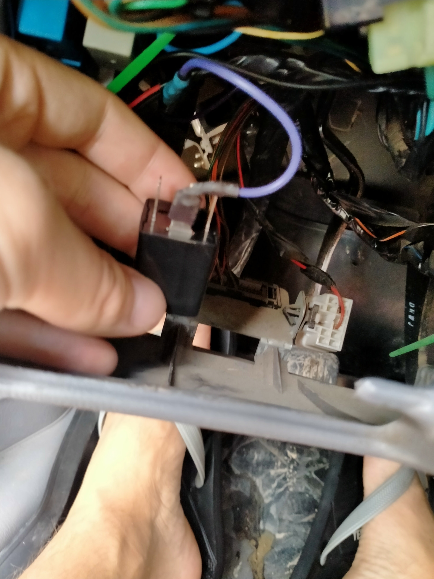 Акцент Замена реле поворотов от ваз 09 без пайки — Hyundai Accent (2G ...