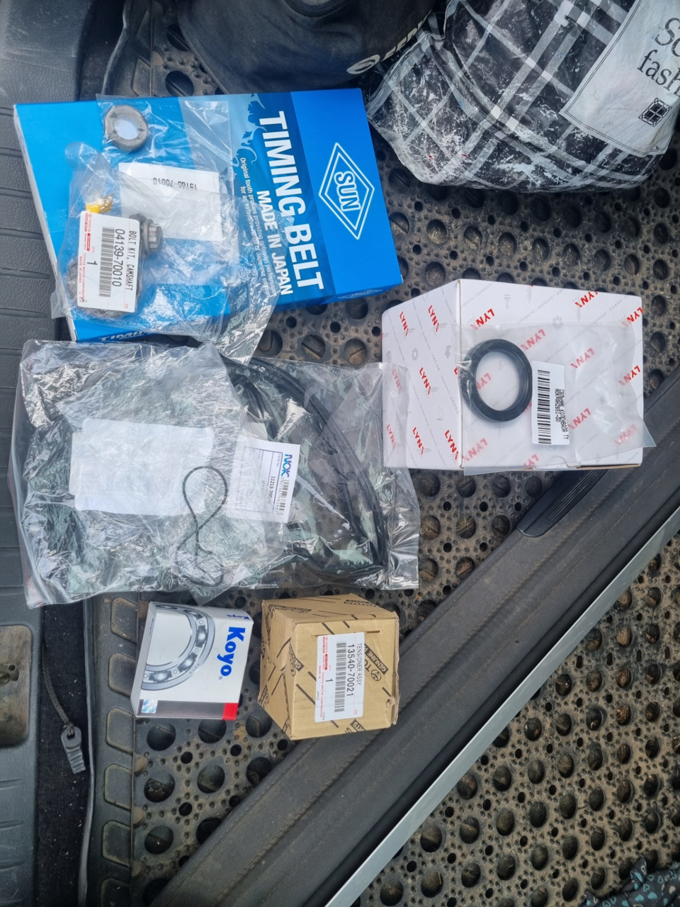 1354070021 Ролик натяжной ГРМ TOYOTA 1G-FE 98- BEAMS TOYOTA LEXUS ...