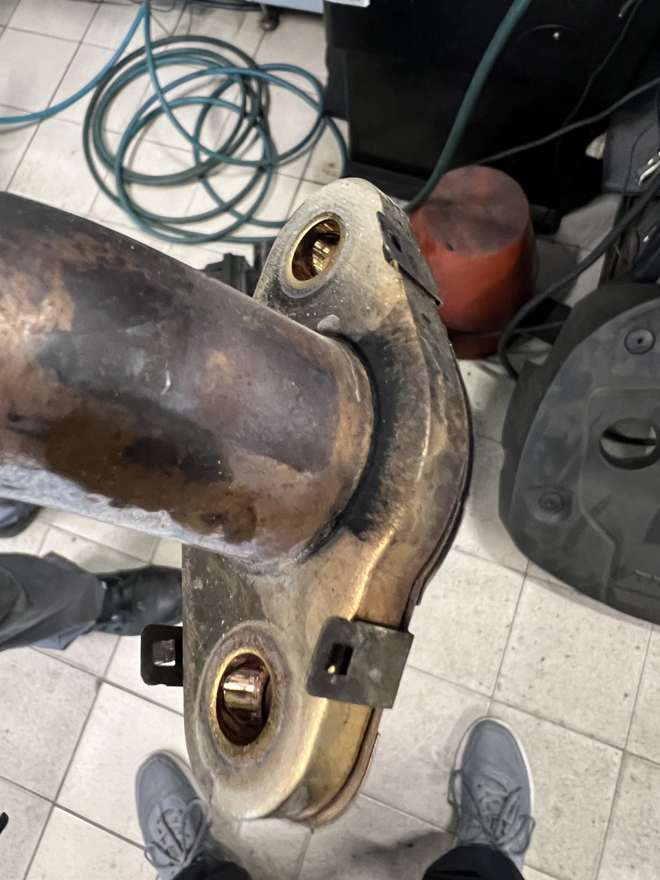 Замена трубки системы рециркуляции EGR — Volvo S90 (2G), 2 л, 2018 года ...