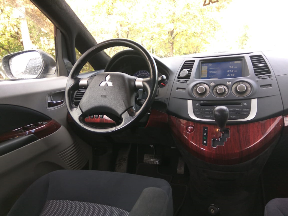 98. Garson. Luxury interior panel collection. — Mitsubishi Grandis, 2,4 ...