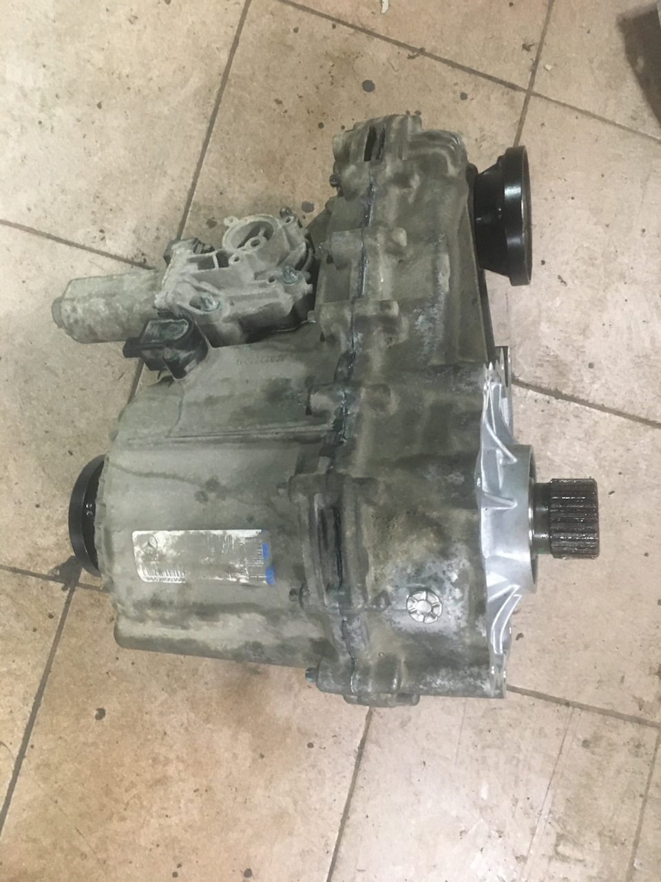 Замена сальника раздатки X166 (с off-road пакетом) — Mercedes-Benz GL ...