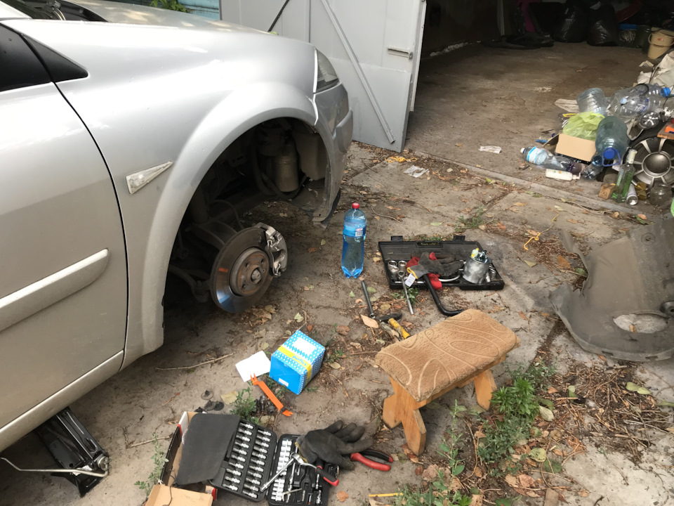 Замена топливного фильтра — Renault Megane II, 1,5 л, 2009 года ...