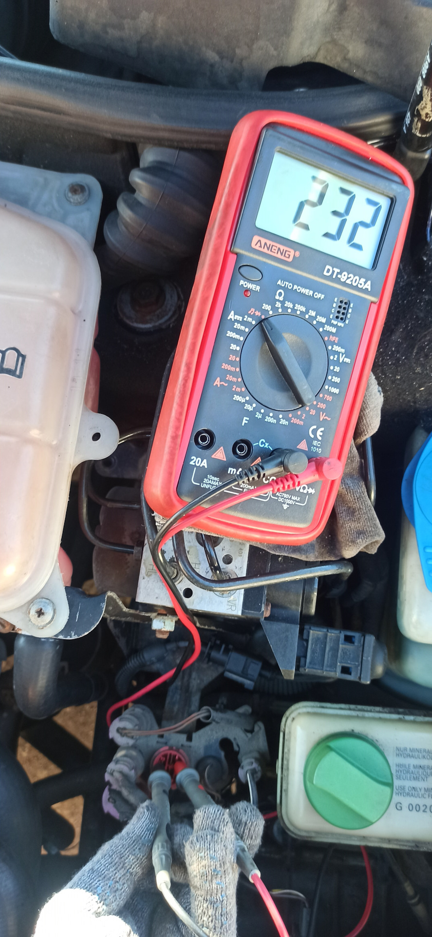 Постоянно работает электровентилятор или замена датчика давления ...