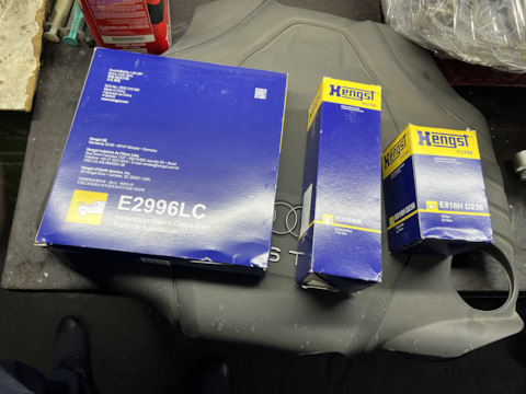 E816HD236 Вставка для масляного фильтра с комплектом прокладок HENGST ...