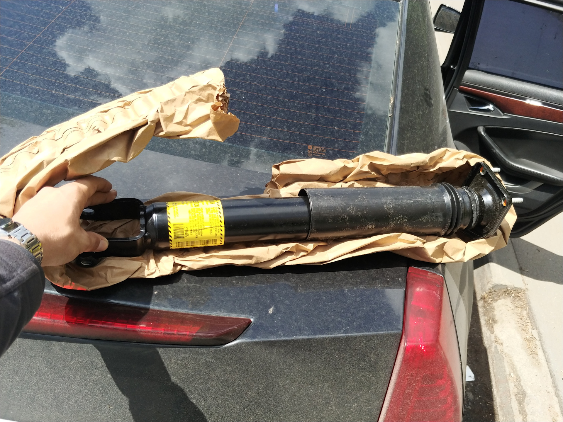 Амортизаторы задние замена — Cadillac CTS (2G), 3,6 л, 2009 года ...