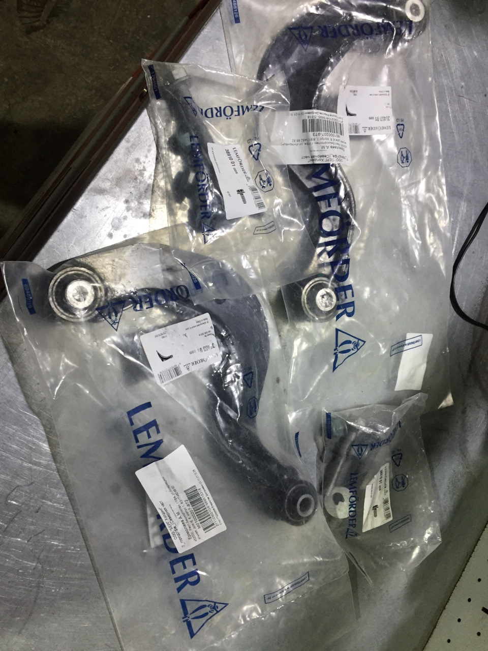 3891001 Ремкомплект, подвеска колеса LEMFORDER | Запчасти на DRIVE2