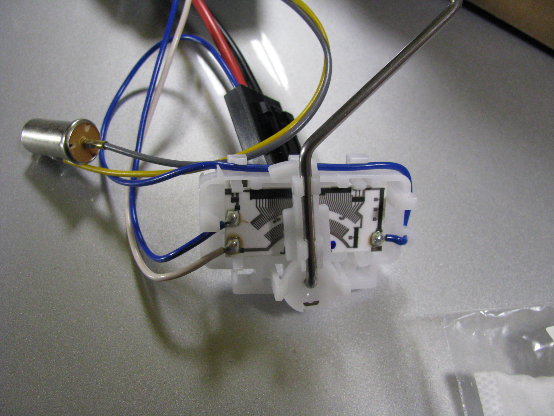 Замена датчика уровня топлива (ДУТ) — Chevrolet Lacetti SW, 1,6 л, 2008 ...