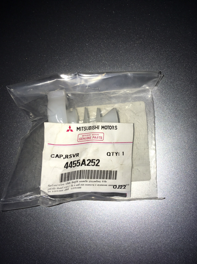 Крышка бачка гур 4455A252 — Mitsubishi Lancer IX, 1,5 л, 2007 года ...
