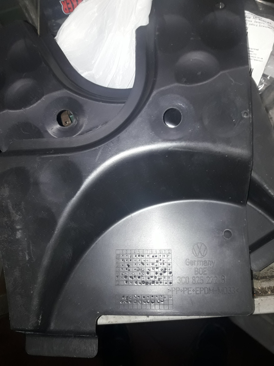 3C0825272B Кожух защитный правая VW: PASSAT 08- VAG | Запчасти на DRIVE2