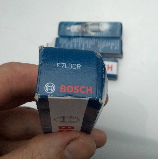 Свечи Bosch F7LDCR — Lada Ларгус, 1,6 л, 2013 года | расходники | DRIVE2