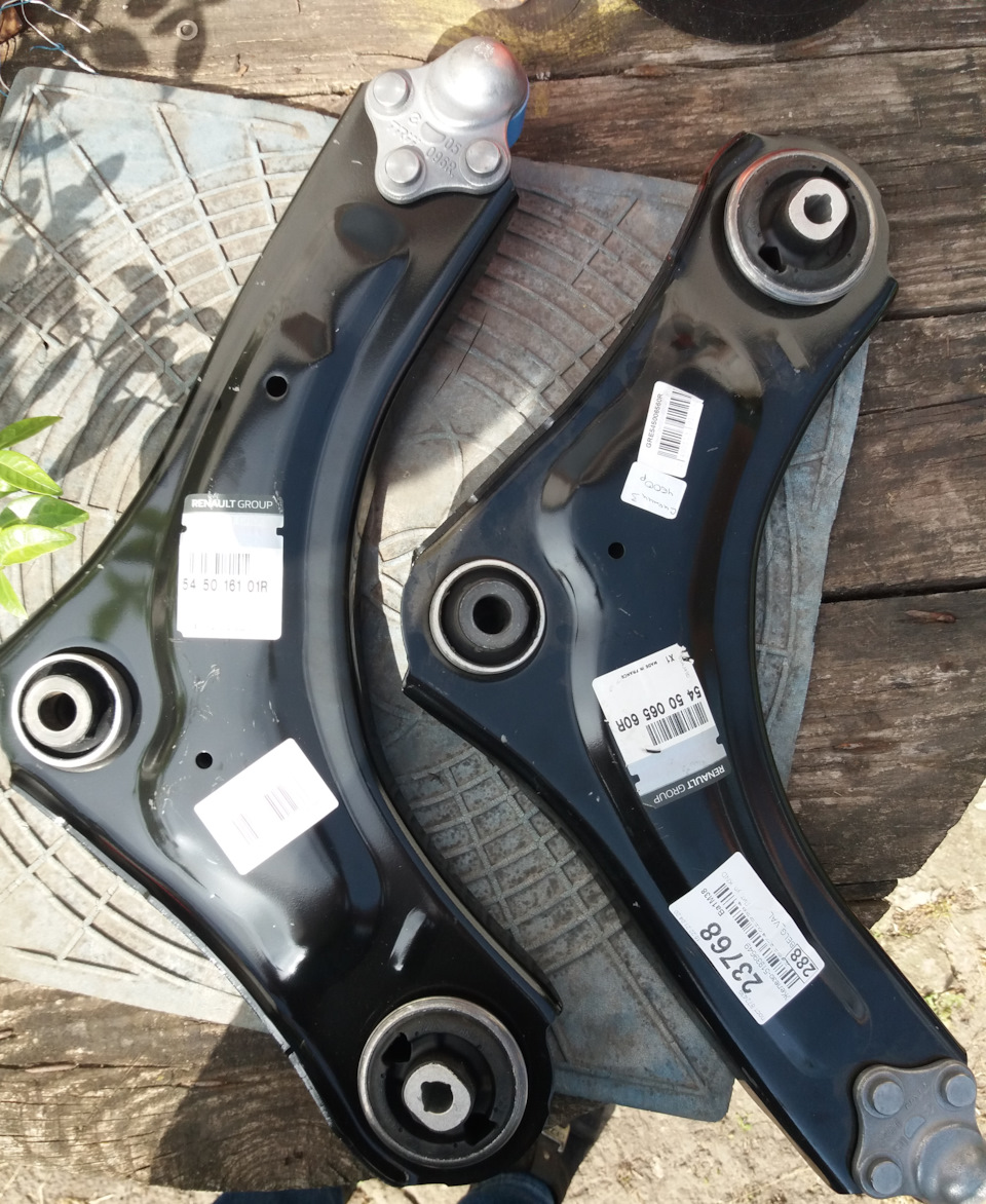 545006560R Рычаг ниж пер п RENAULT | Запчасти на DRIVE2