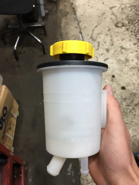 1684751 Бачок гидроусилителя с крышкой / Transit 10~ Ford | Запчасти на ...